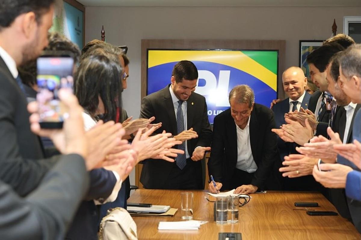 André Fernandes evita cravar candidatura própria do PL para o Governo: 'Debater melhor os nomes ...